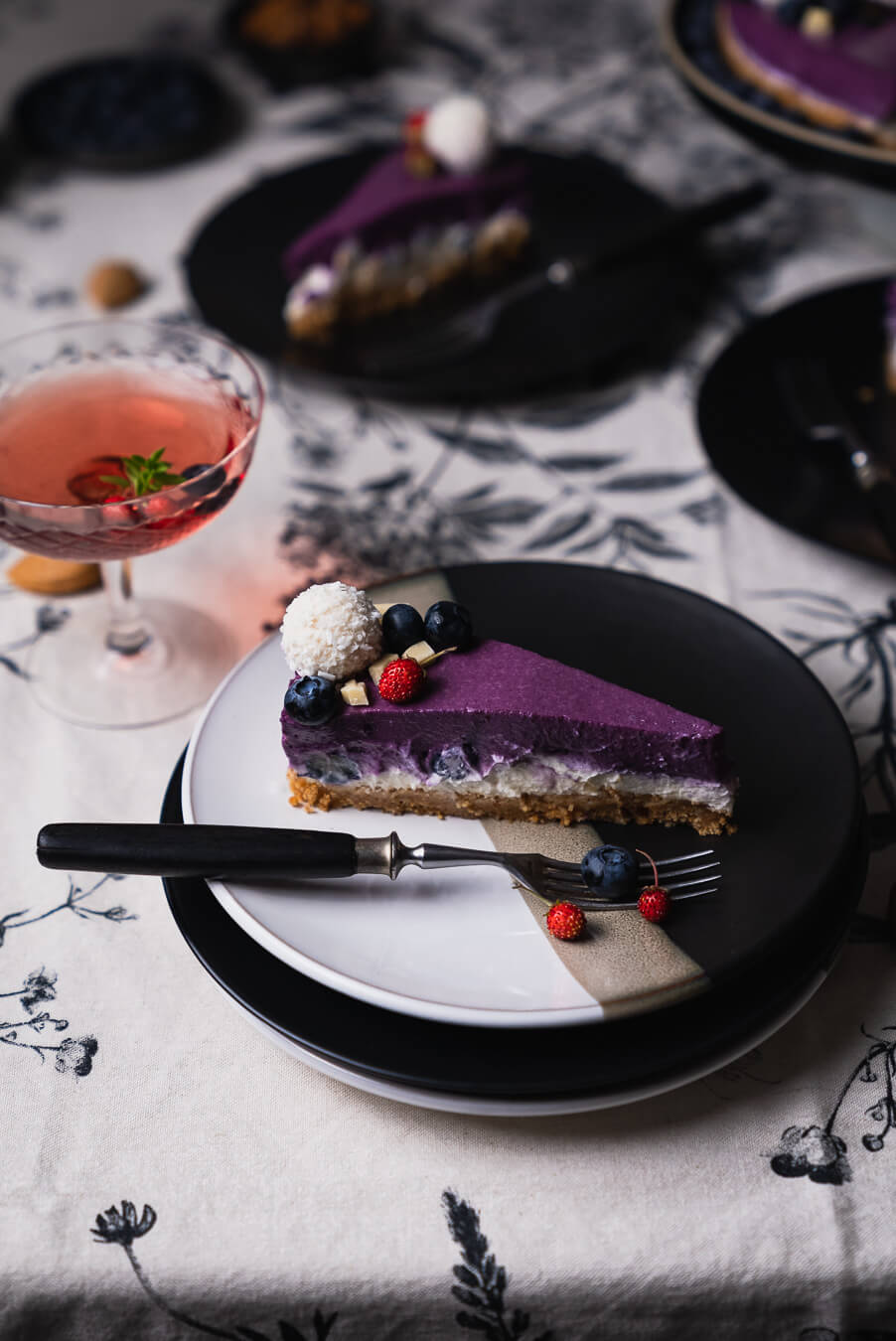 Cheesecake od borovnica i bijele čokolade (bez pečenja) - Food and Mood